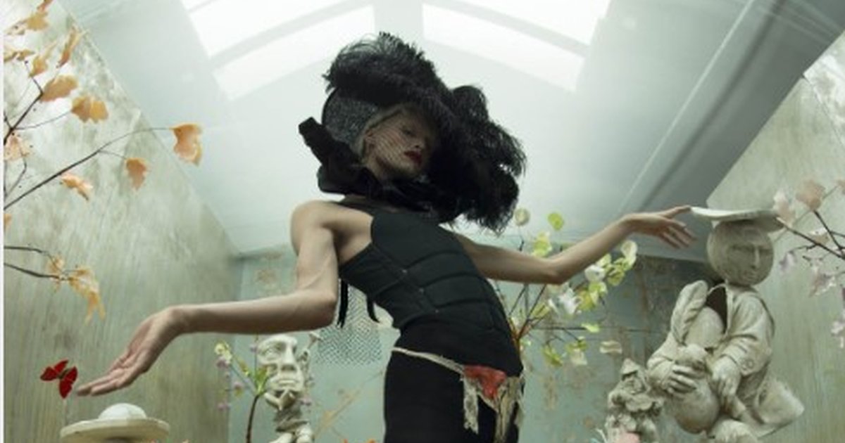 Stap in de schoenen van Tim Walker - Kunsthal